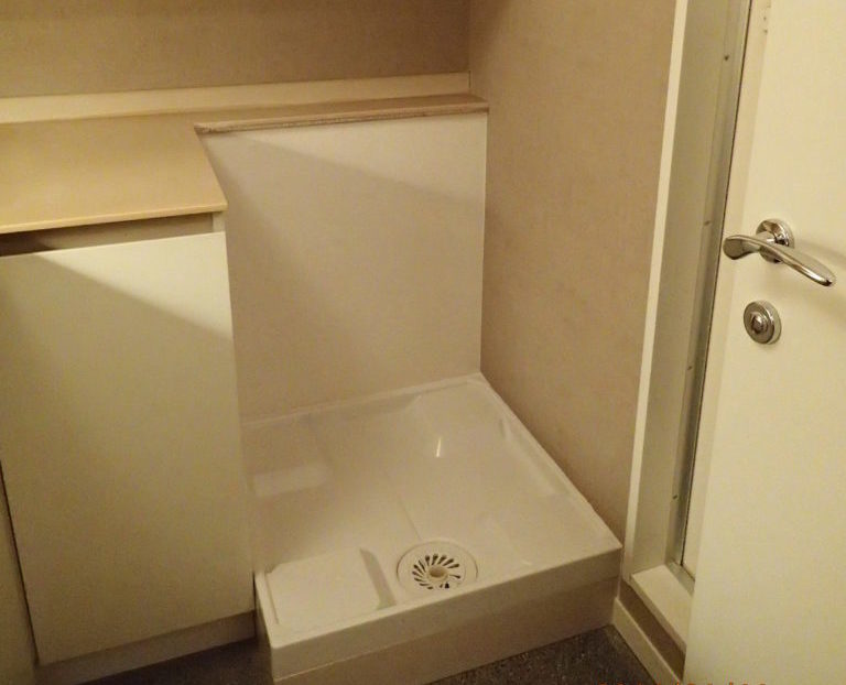 MALBER製ドラム式洗濯乾燥機置場を日本製の洗濯機が置けるようにリフォーム | 武蔵野市・小平市のリフォームならCLOVERHOME ...